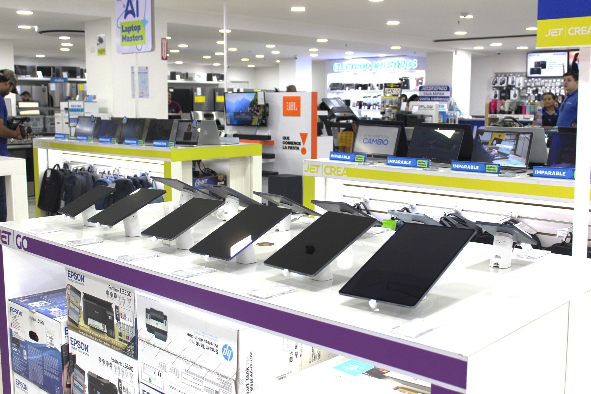 Jetstereo transforma su tienda en Megamall con tecnología avanzada y ...